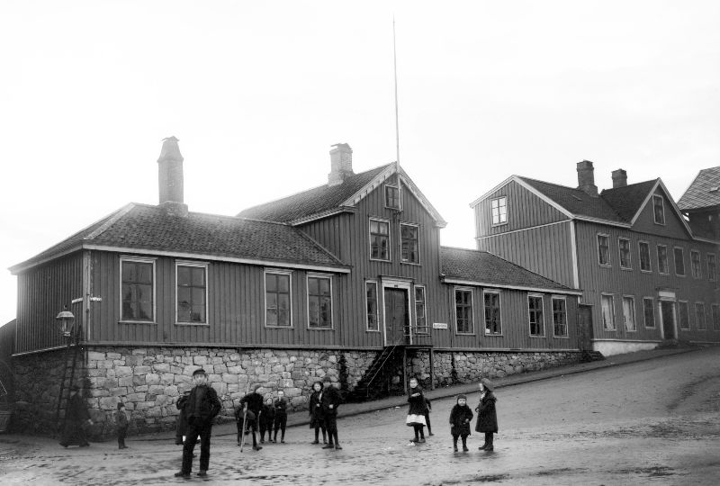 Offentlig videregående yrkesutdanning i Kristiansund gjennom 150 år - DigitaltMuseum