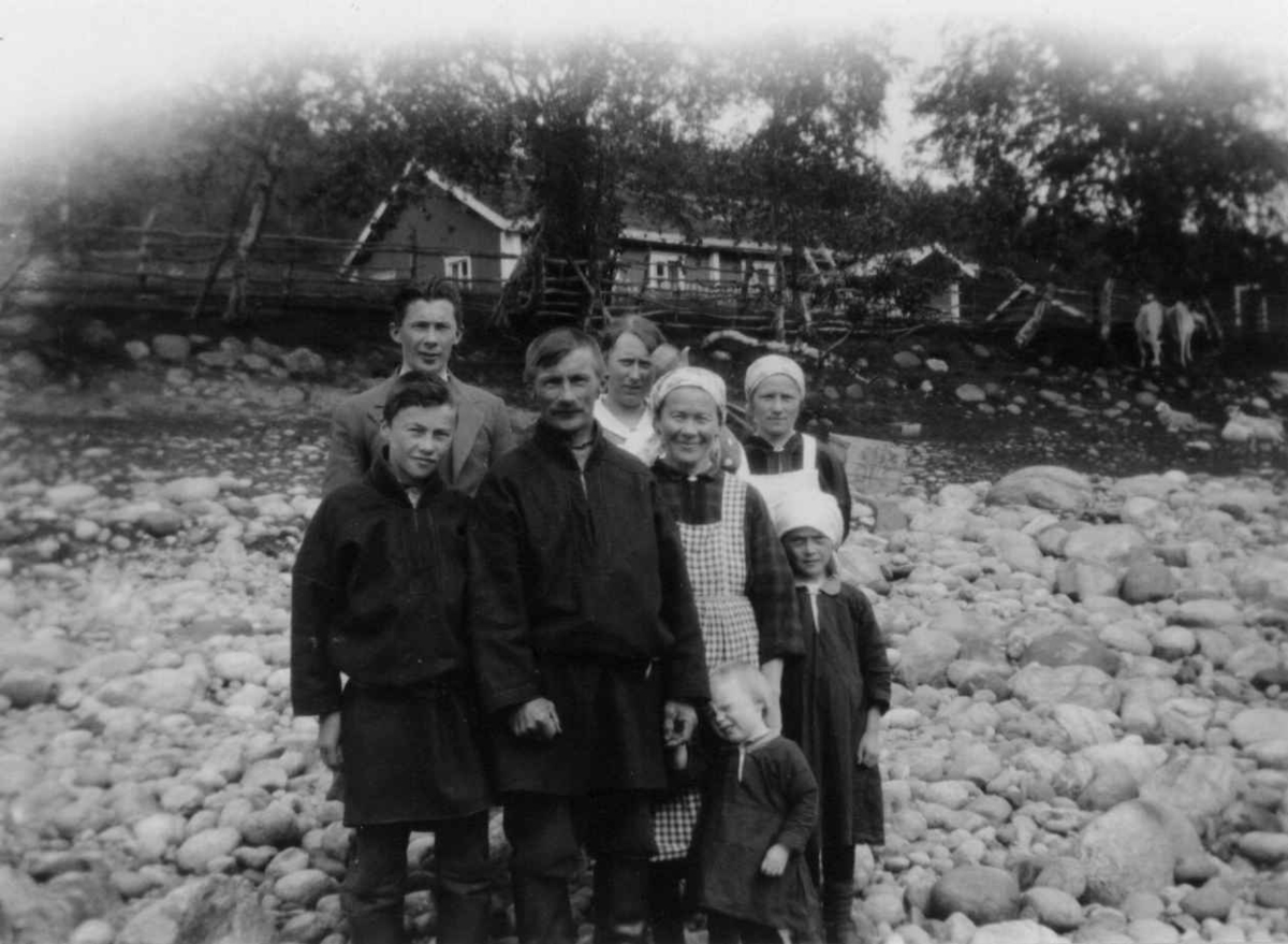 Peder Henriksen, Hans J.Henriksen, Konrad og Agnes Nielsen, m. fl ...