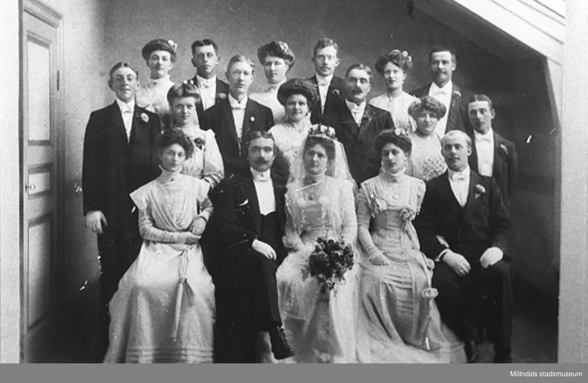 Bröllop i Fjällbacka kyrka år 1909. Brudparet är Nora (född Westerberg ...