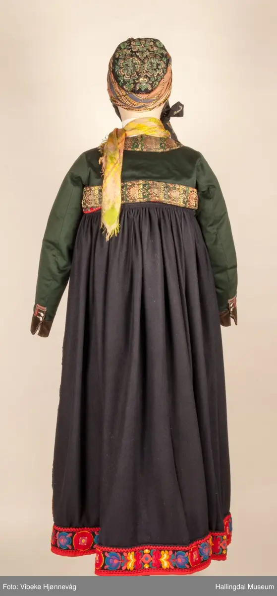 Bunad - Hallingdal Museum / DigitaltMuseum