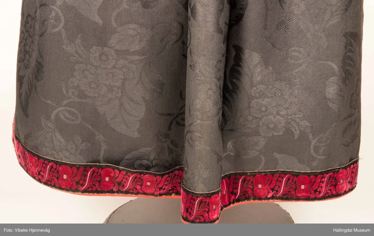 Bunad - Hallingdal Museum / DigitaltMuseum