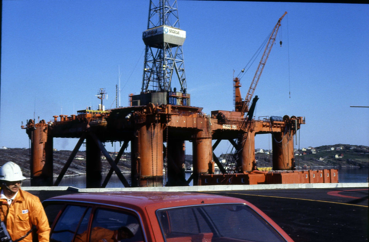 Ross Rig. Halvt nedsenkbar flyterigg. Ross Rig ankom sitt borested i ...