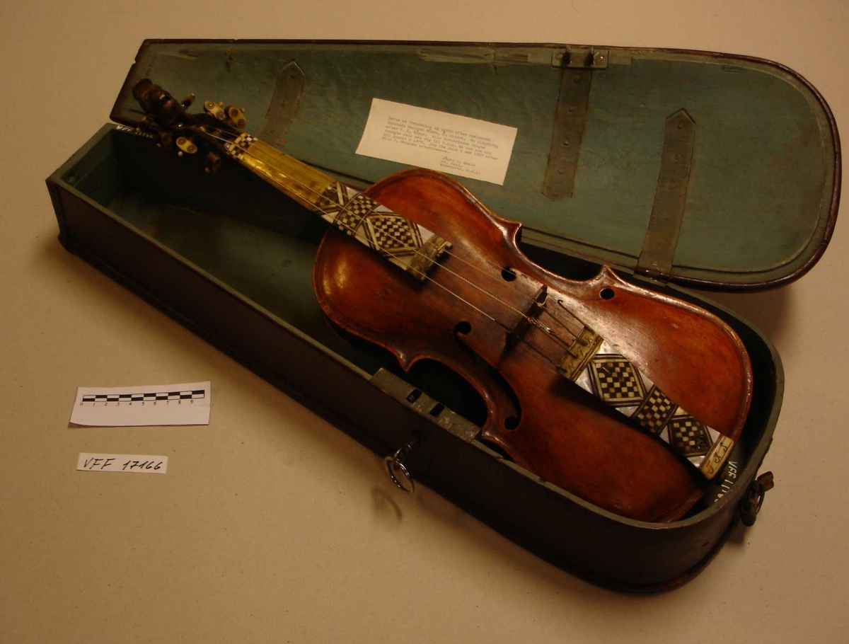 Hardingfele - Valdres Folkemuseum / DigitaltMuseum