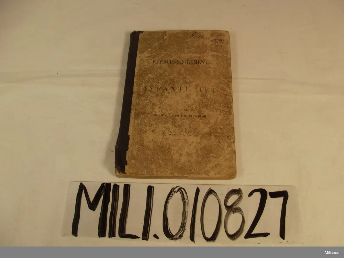 Bok "Exercis-reglemente för Infanteriet" - Miliseum / DigitaltMuseum