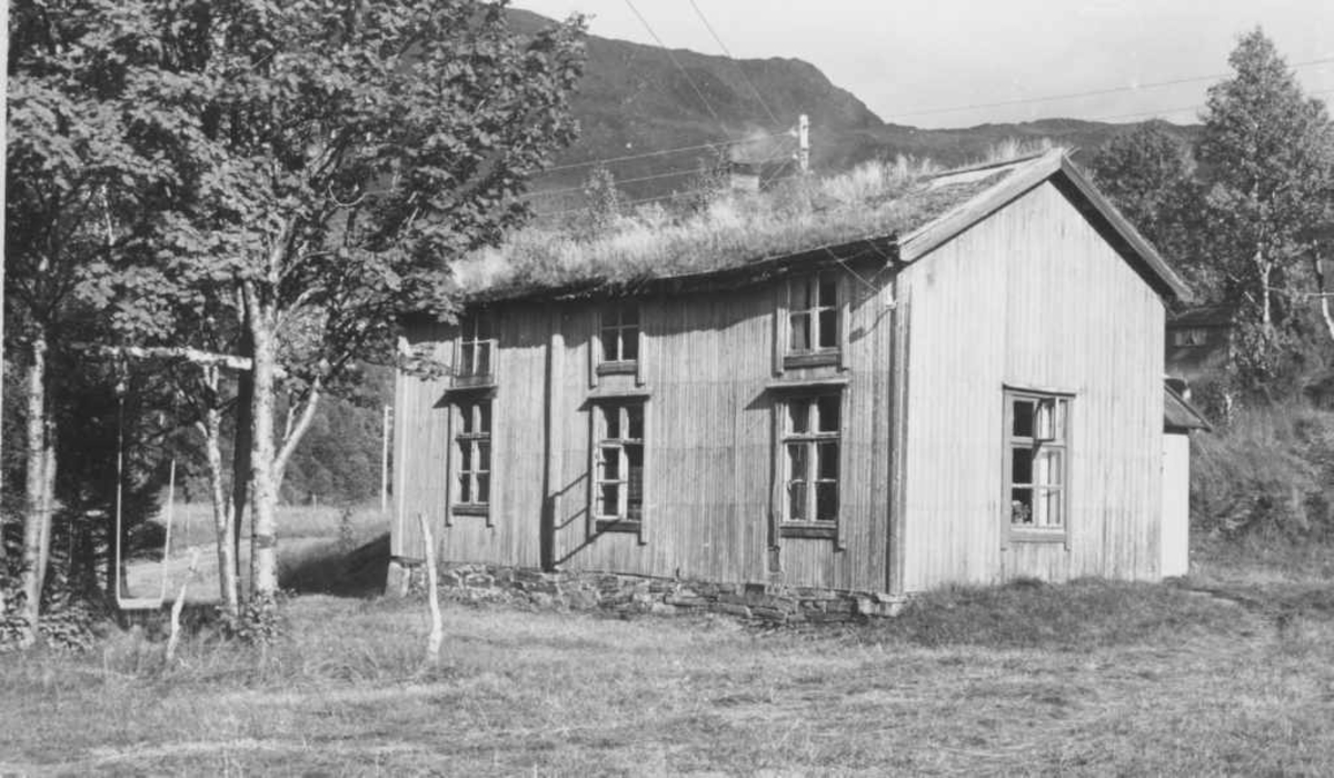John Skogås stue på Skogås i Vassdalen. Sogås er skilt ut fra gården ...