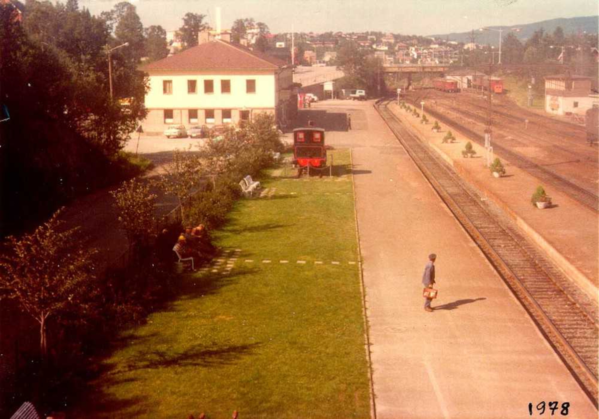 Ofotbanen. Narvik stasjon. Park. Lokomotivet Bifrost. Km. 3,75 ...