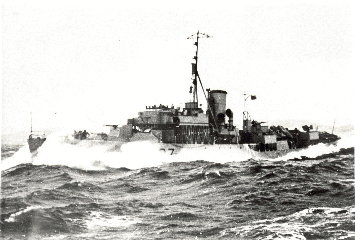 Motiv: Korvetten KNM ANDENES i uvær på Østhavet (F307) - Forsvarets ...