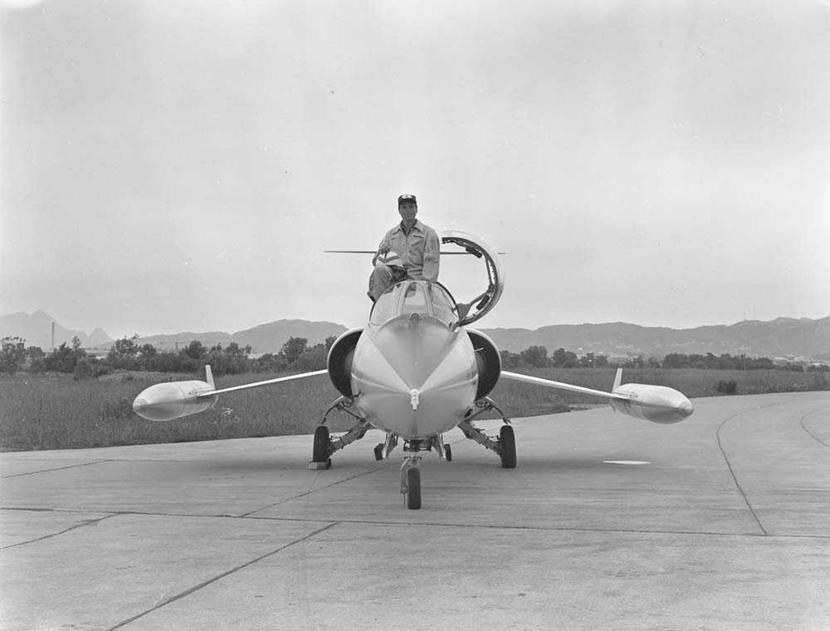 Spesielt portrettfoto av jagerflyger ved 331 skvadron, Bodø flystasjon ...