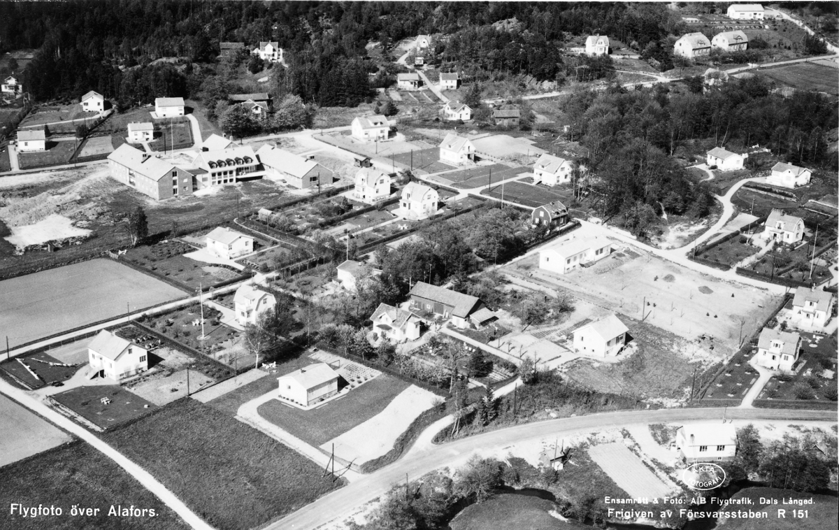 "Flygfoto över Alafors" - Vänersborgs museum / DigitaltMuseum