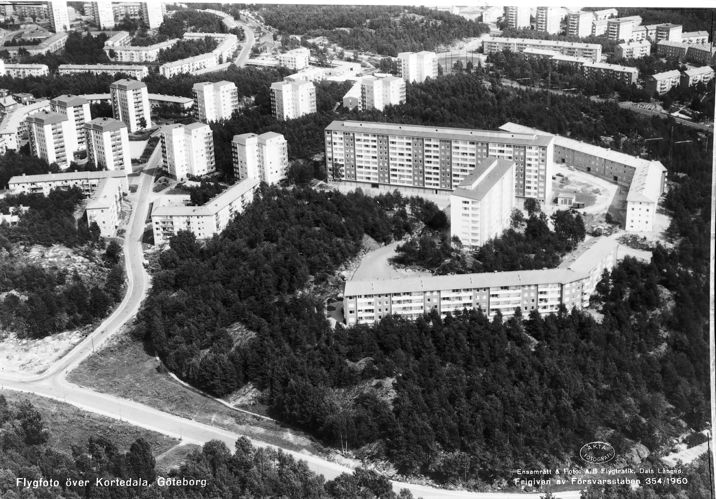 Text på bild:" Flygfoto över Kortedala Göteborg" - Vänersborgs museum ...