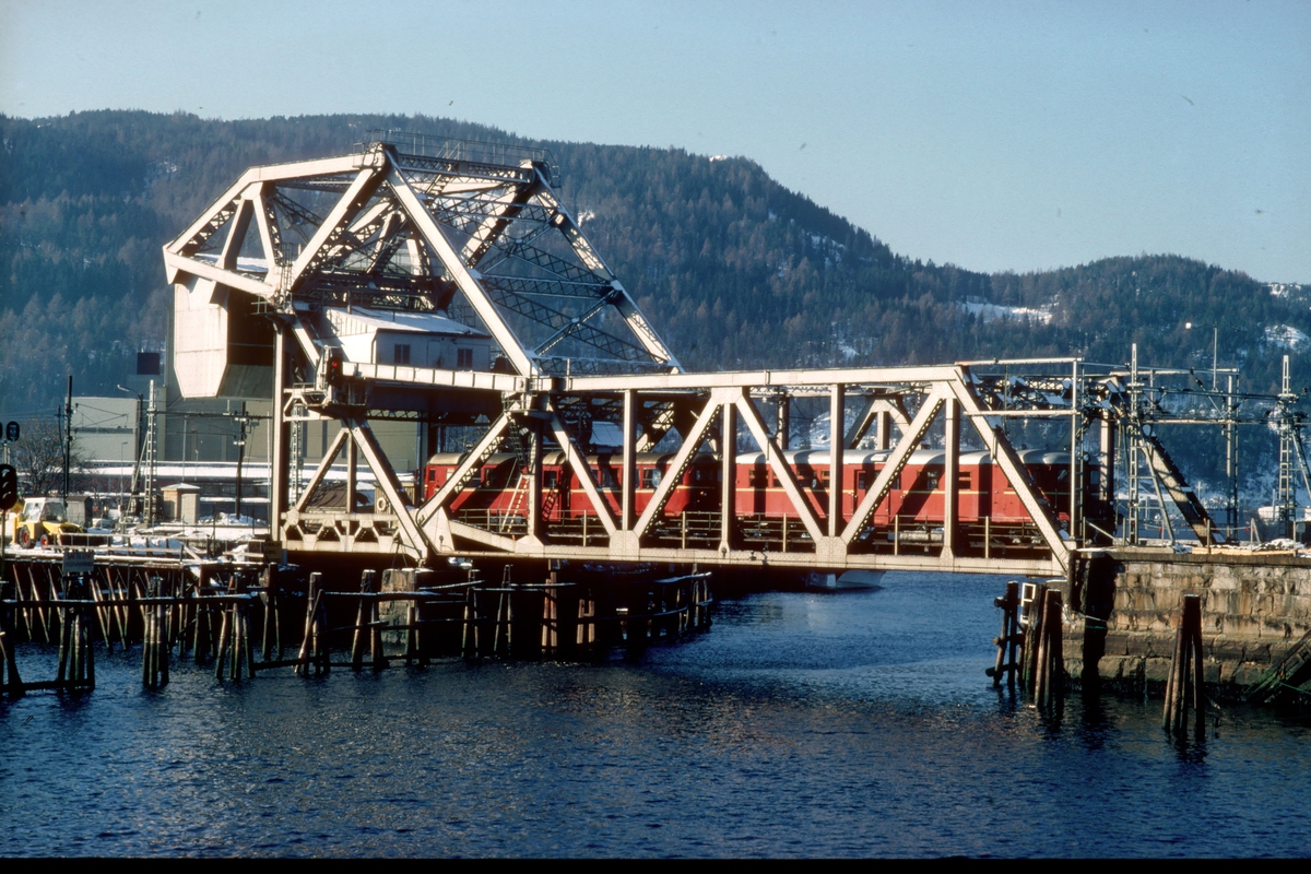 TV2 18.45 Bro enligt Strauss i Norge - Järnvägshistoriskt forum