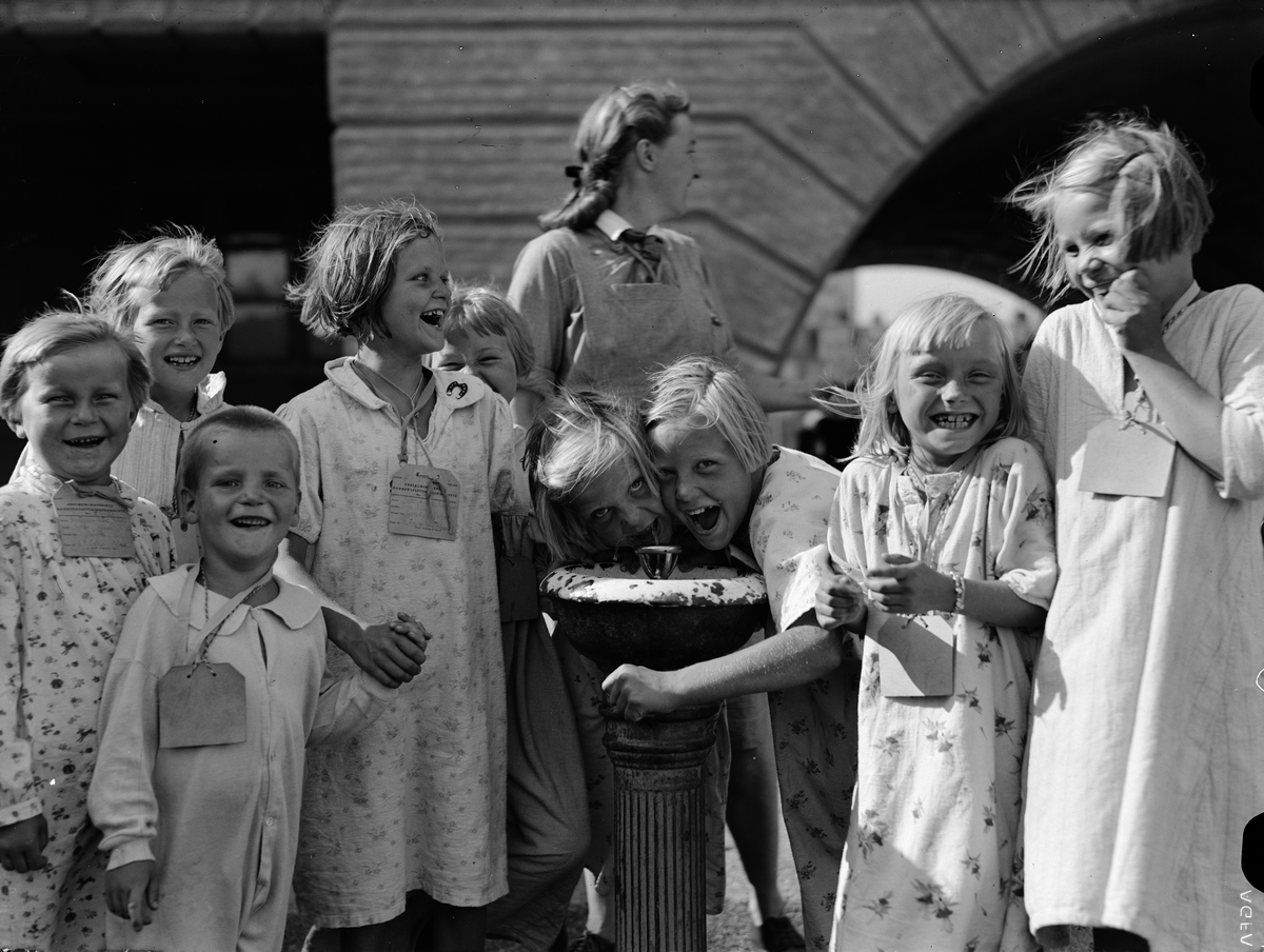 "Friska finska barn söka fosterföräldrar. 247 småttingar från Karelen ...