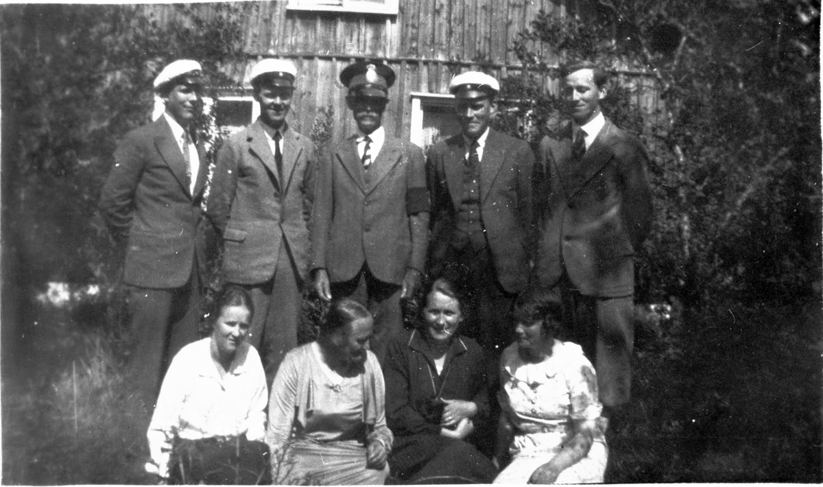 Familjen Nöjd. Från vänster, Edvin,Gustaf, Pappa, David, Albin ...