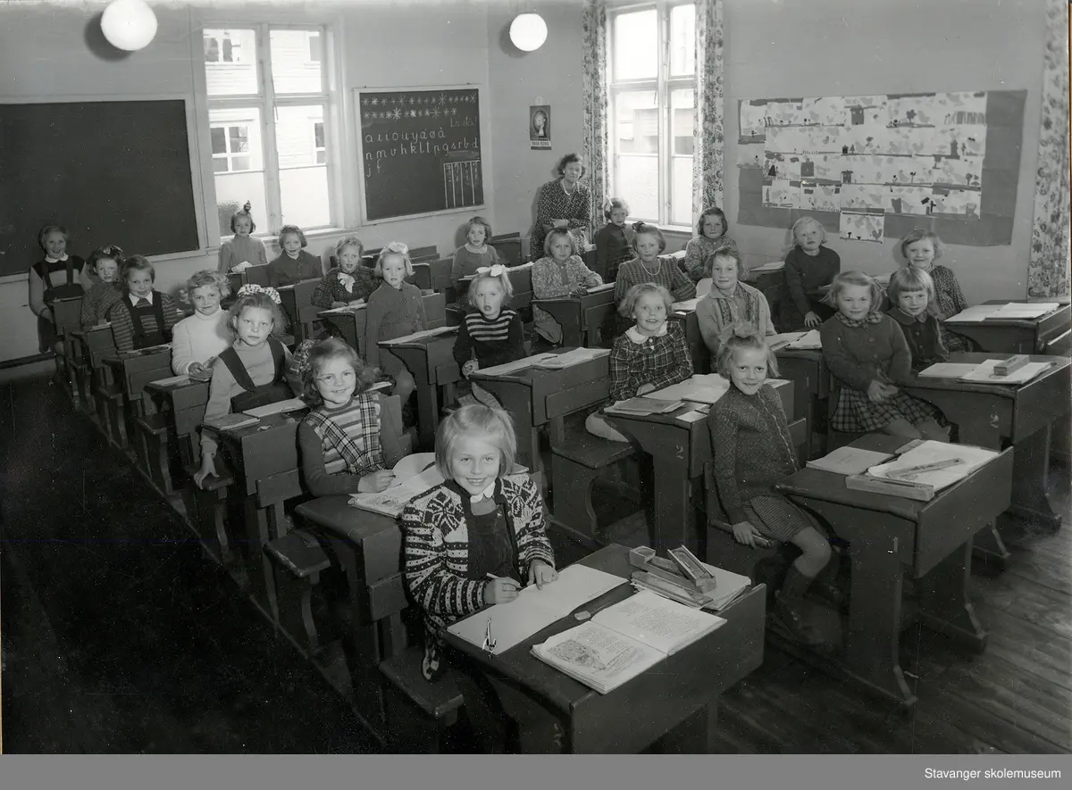 Klassebilde, Johannes skole. - Stavanger skolemuseum / DigitaltMuseum