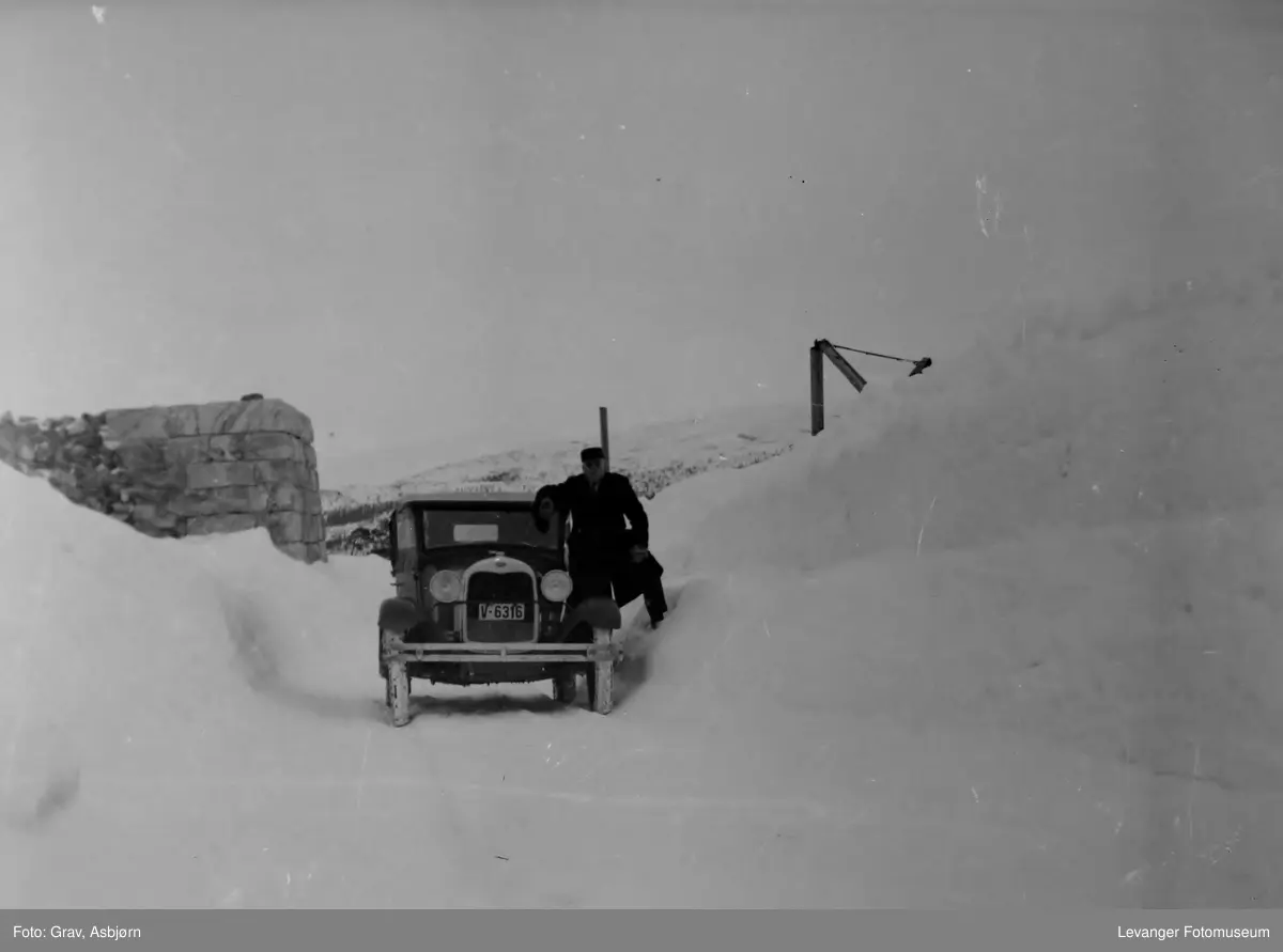 Ford 1928 i vinterlandskap - Levanger Fotomuseum / DigitaltMuseum
