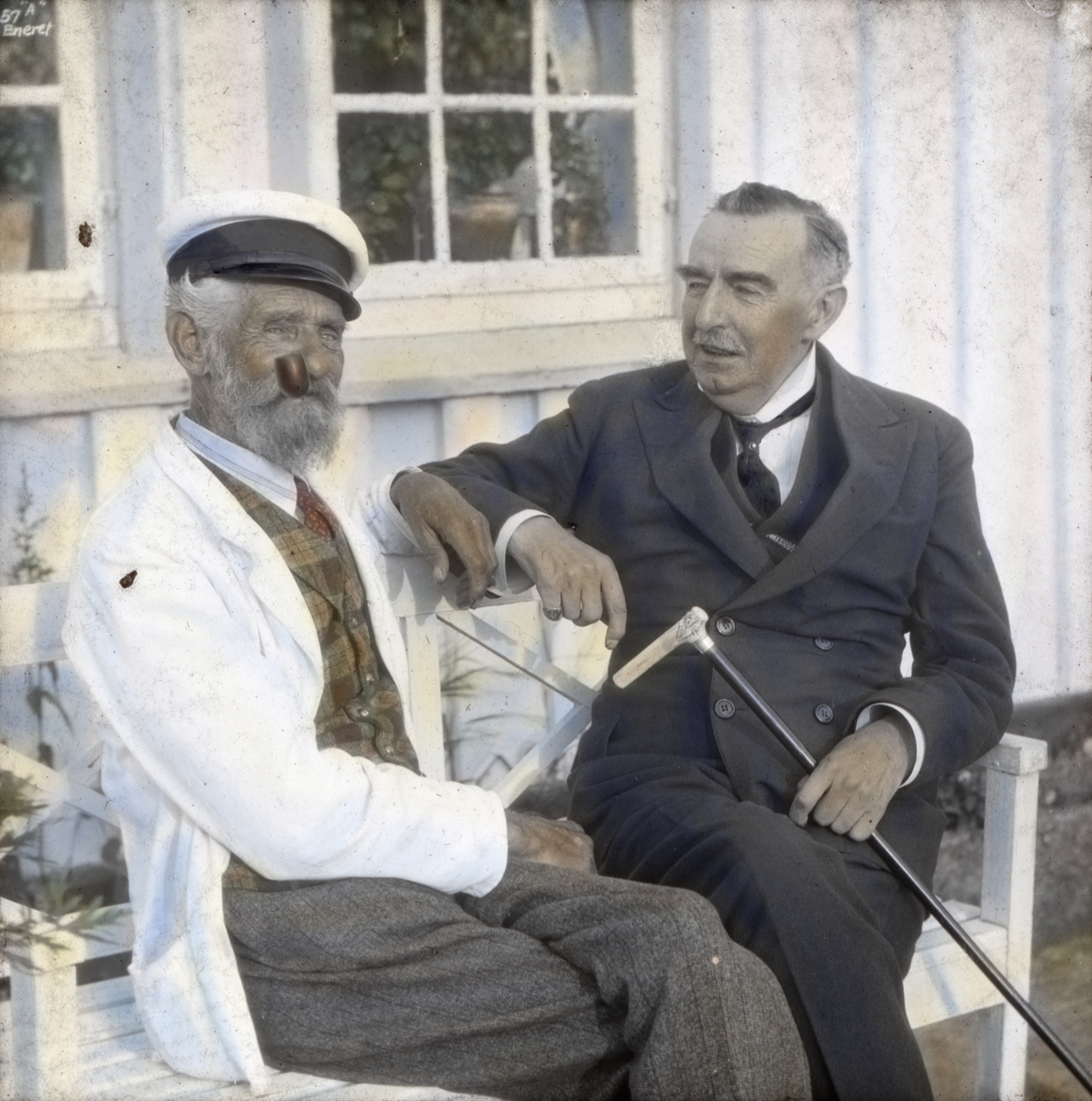 Håndkolorert dias. Portrett av to eldre menn, dikteren Vilhelm Krag og ...