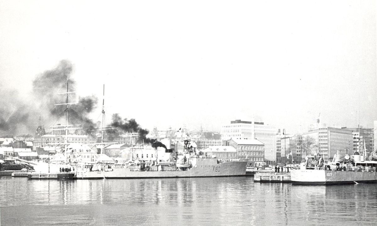Ved Rådhuskaien i Oslo: Bildet viser den amerikanske fregatten USS John ...
