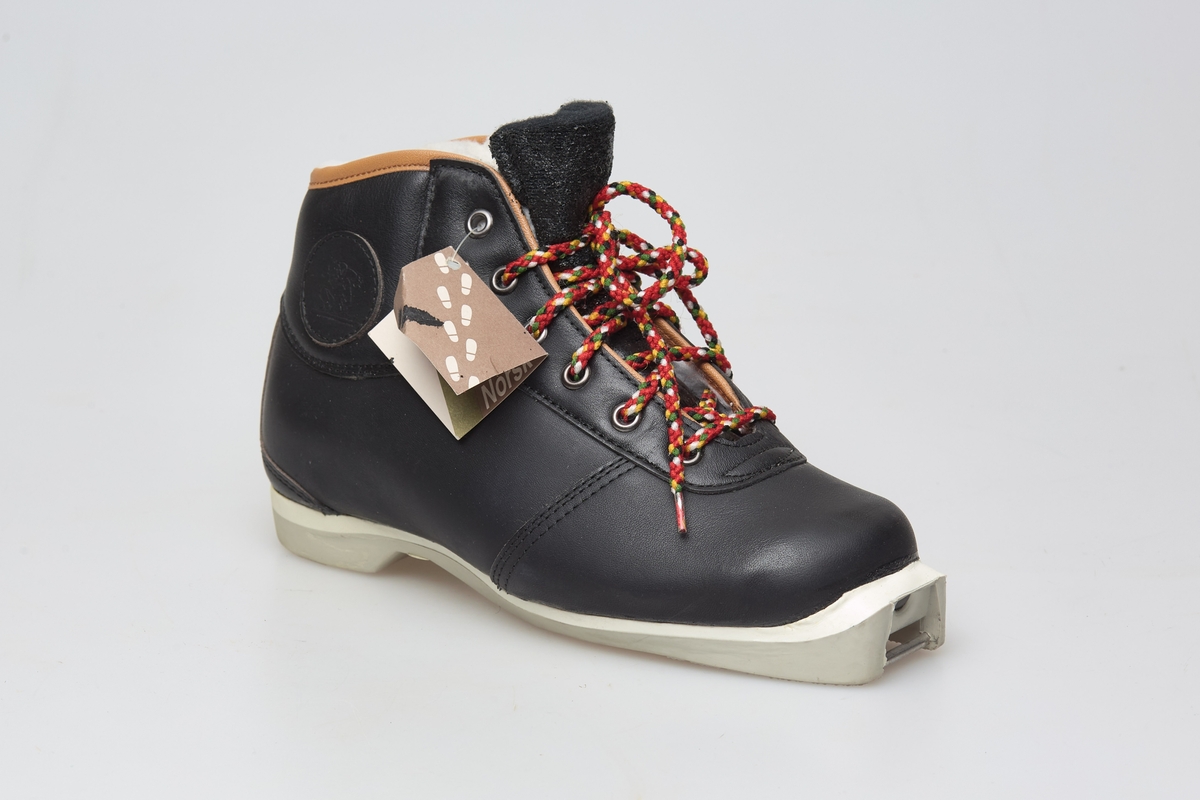 Sko - Mjøsmuseet / DigitaltMuseum