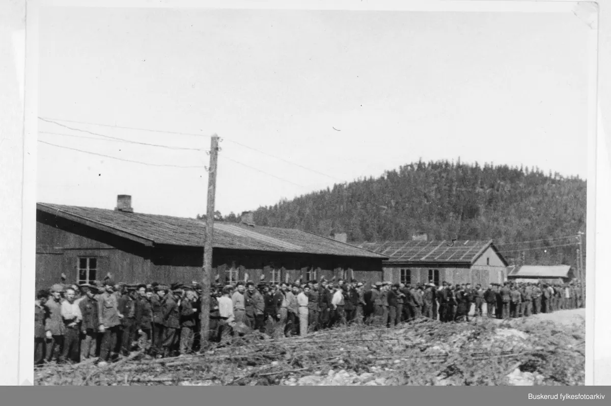 Fra fangeleiren på Geitryggen utenfor Hønefoss. Bebodd av russere. Nedlagt 15. juni 1945 ...