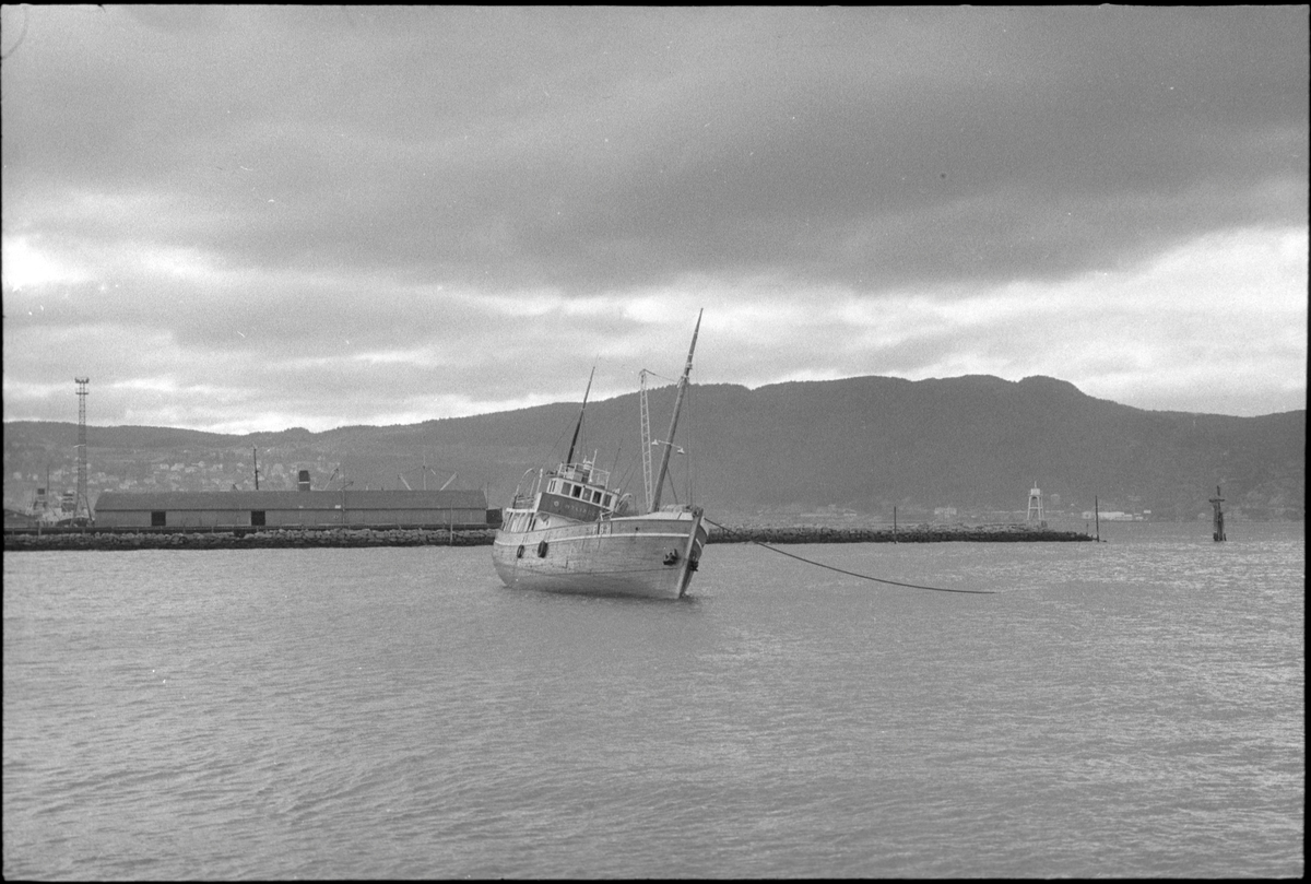 Motorkutter Mylingen på grunn ved Pier II - Sverresborg Trøndelag ...
