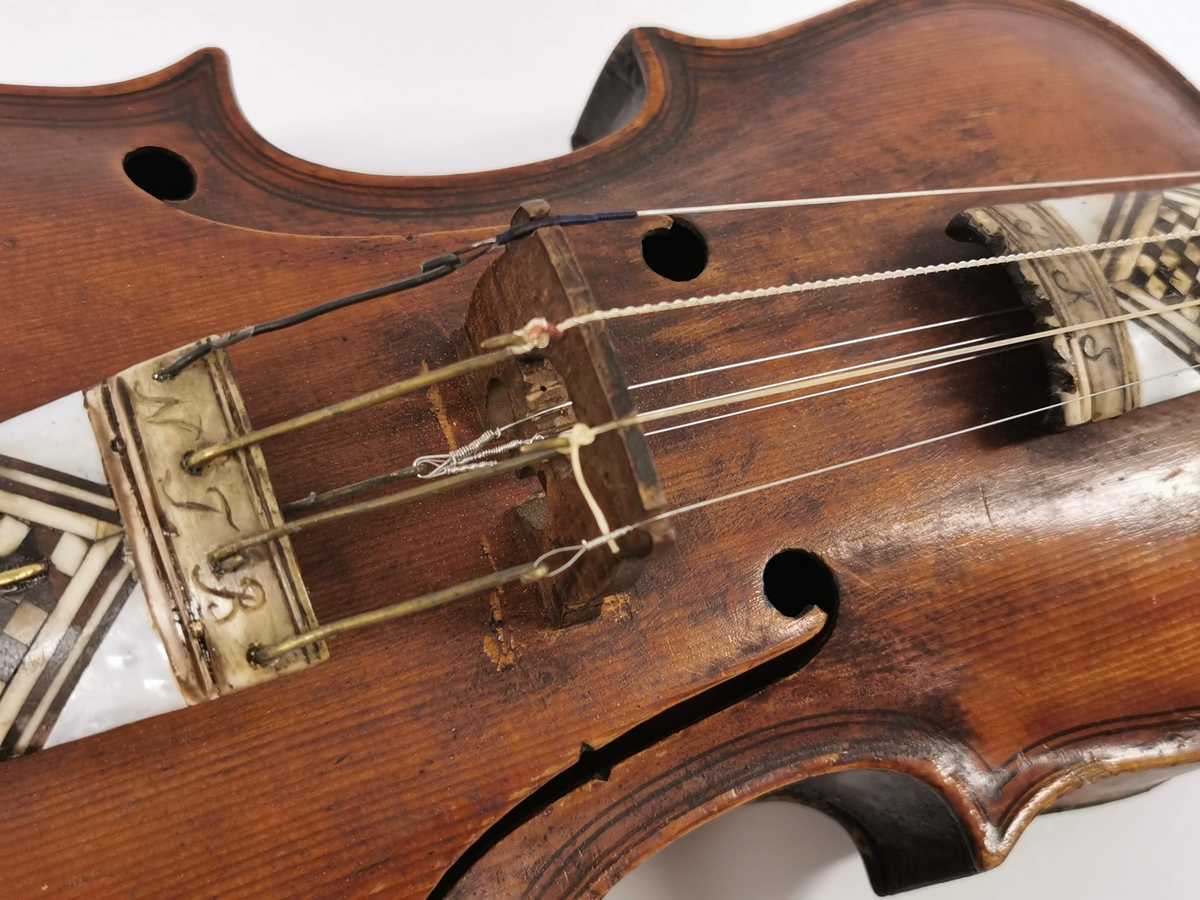 Hardingfele - Valdres Folkemuseum / DigitaltMuseum