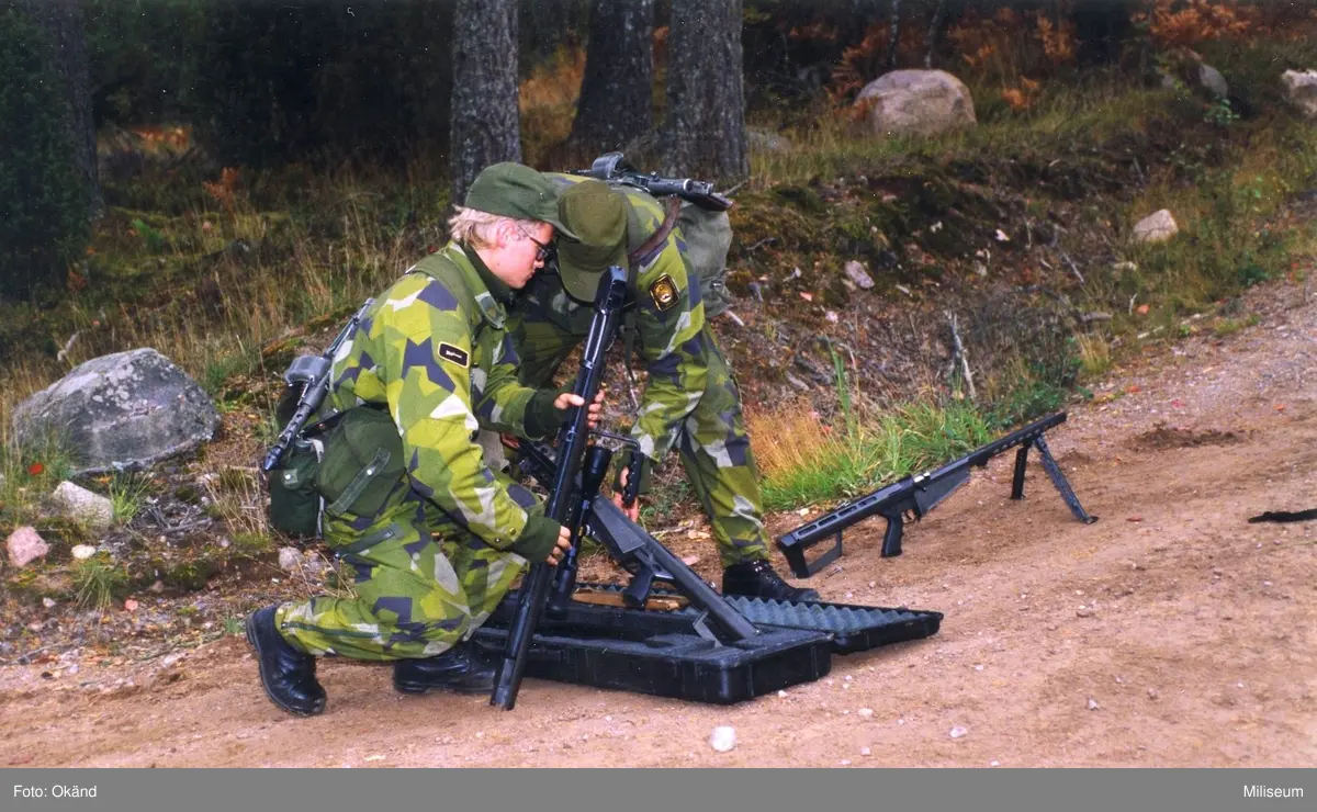 Militär upprätta Automatgevär 90 (AG 90C). Ing 3. - Miliseum ...