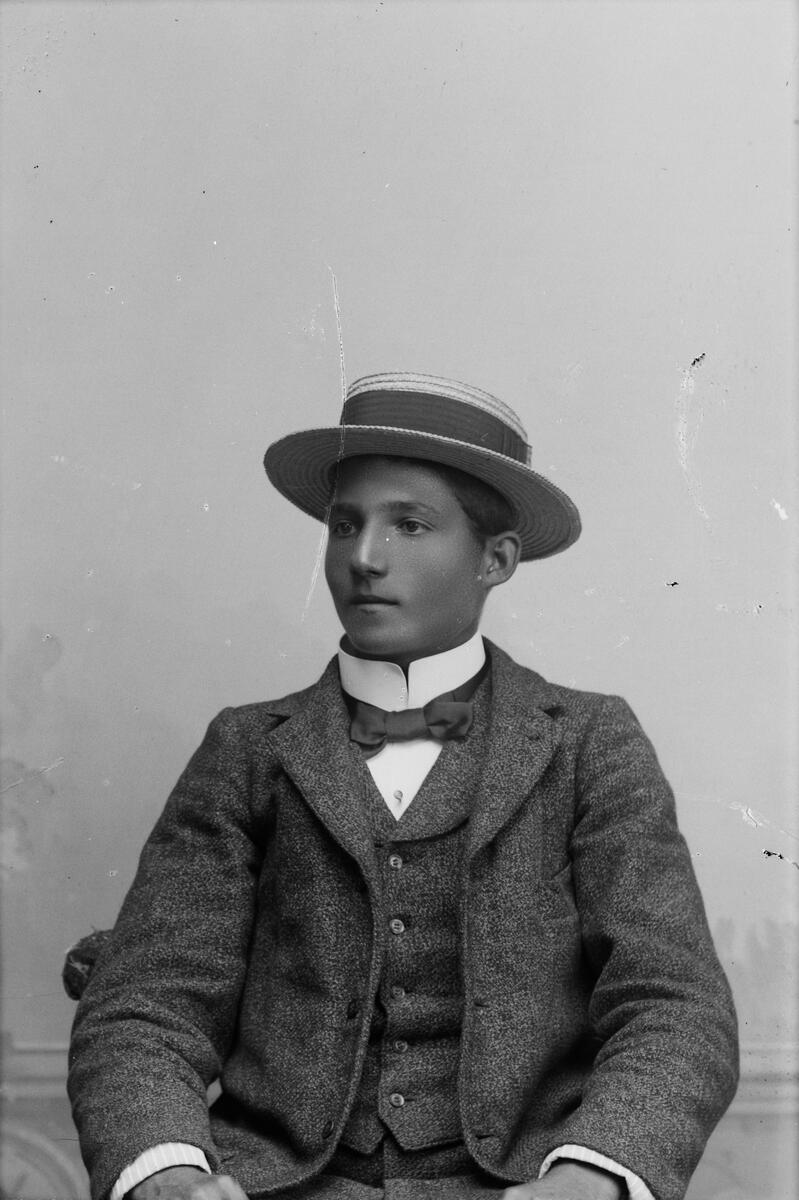 Edvard Eriksson; Ingår i porträttsamlingen från Knut Wallins ateljé ...