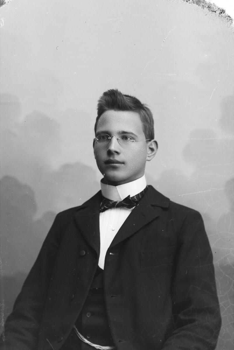 E Wedin; Ingår i porträttsamlingen från Knut Wallins ateljé ...