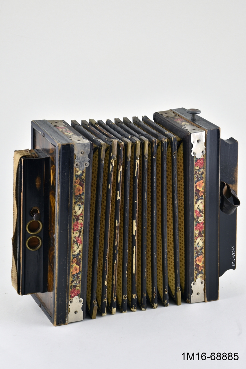 Dragspel - Västergötlands museum / DigitaltMuseum