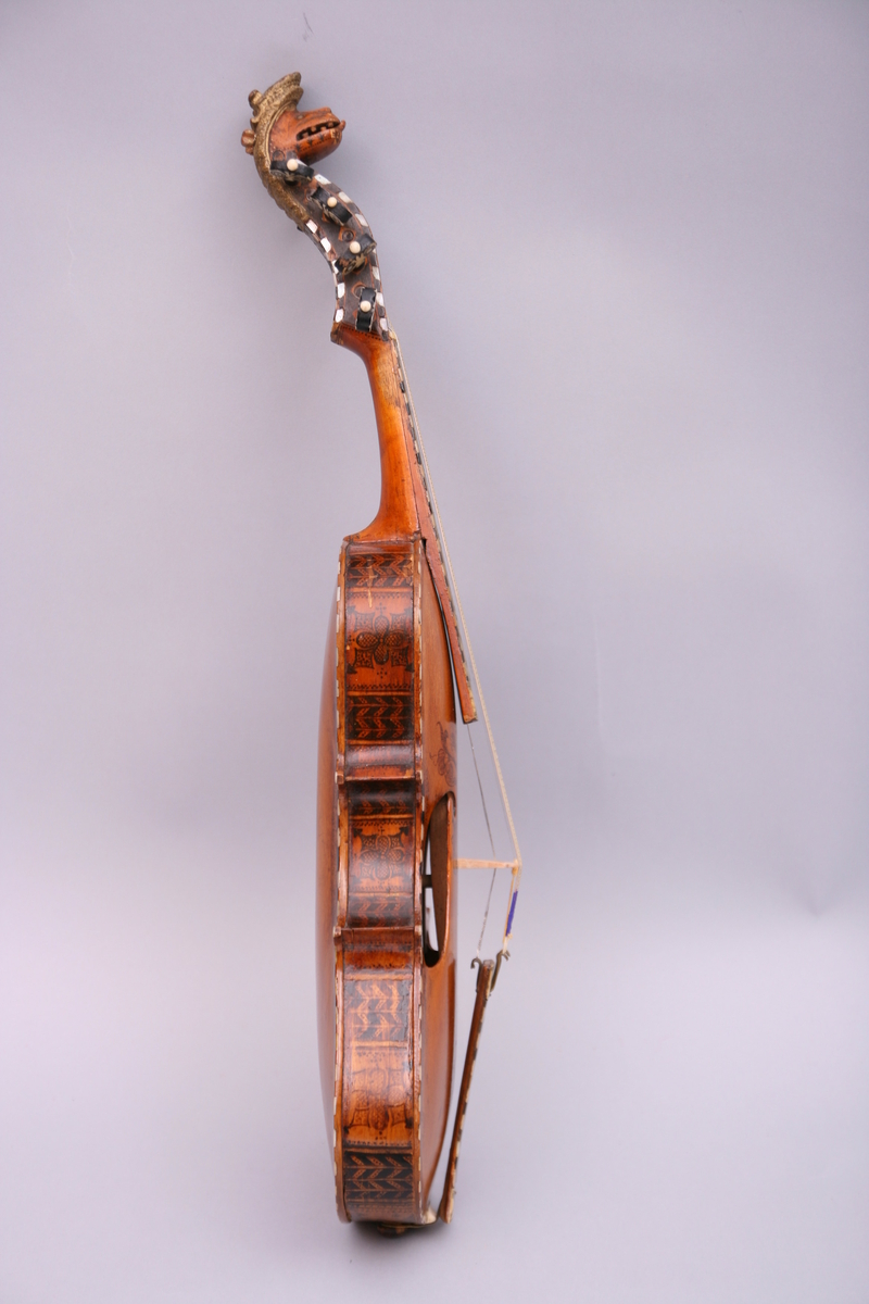 Hardingfele - Ringve Musikkmuseum / DigitaltMuseum