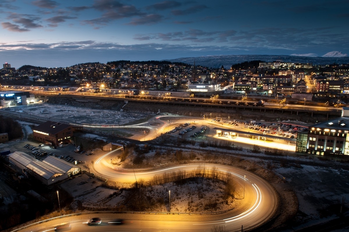Narvik sentrum, trekanten med veien ned fra Kongens gate til Amfi ...