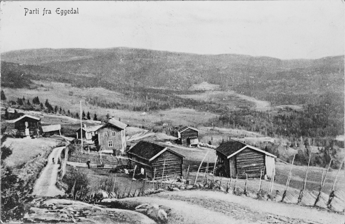 Rugland gård i Eggedal, ca 1911. Bildet er tatt fra Unghall ...