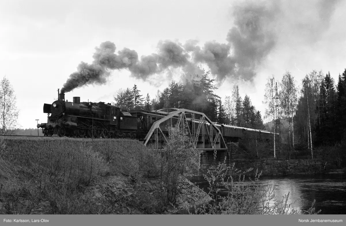 Damplokomotiv type 26c nr. 411 med ekstratog for Svenska ...