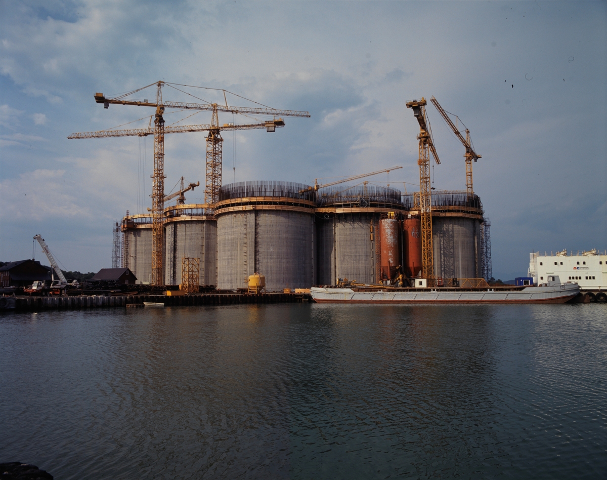 Betongunderstell til oljerigg bygges - DEXTRA Photo / DigitaltMuseum