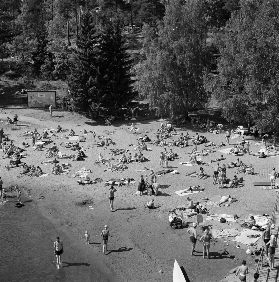 Hvalstrand, badeliv - DEXTRA Photo / DigitaltMuseum