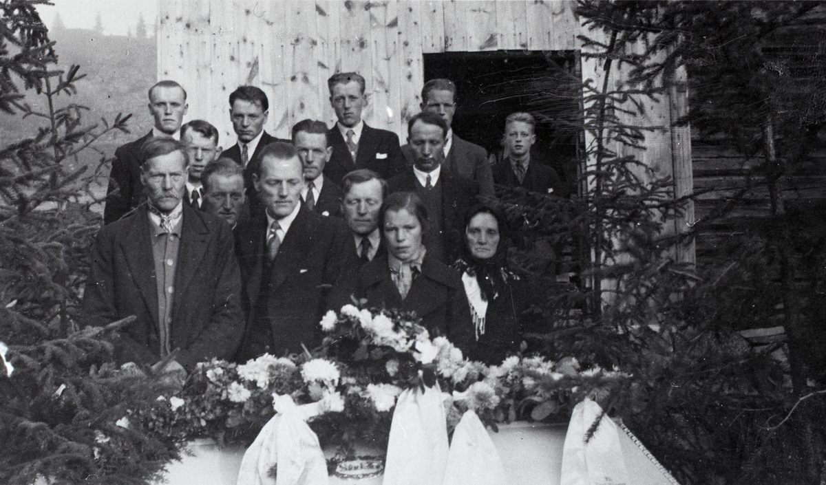 Gravferd etter Knut R. Thune - Valdres Folkemuseum / DigitaltMuseum