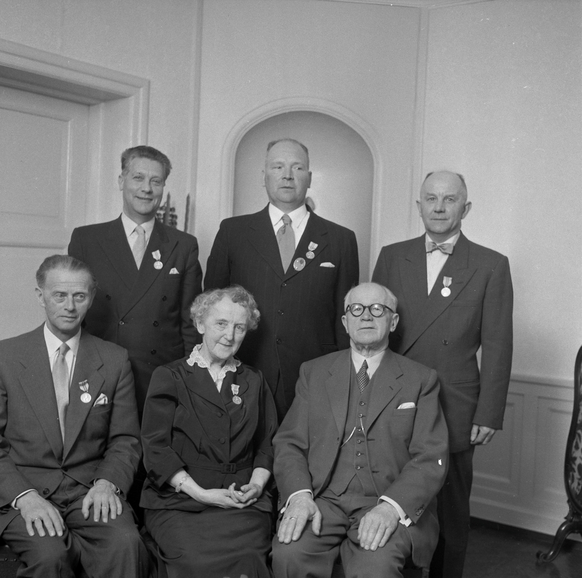 Norges Vels medalje for lang og tro tjenste til ansatte ved Carl Haugh ...