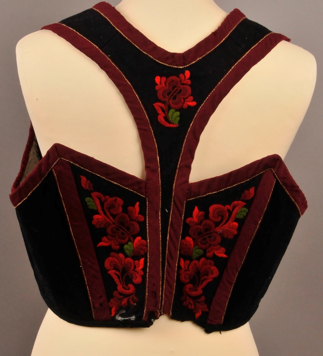 Bunadsliv - Vest-Telemark Museum / DigitaltMuseum