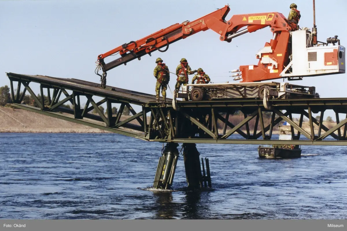 Byggnation av Krigsbro 6 (KB 6), Laxön. - Miliseum / DigitaltMuseum