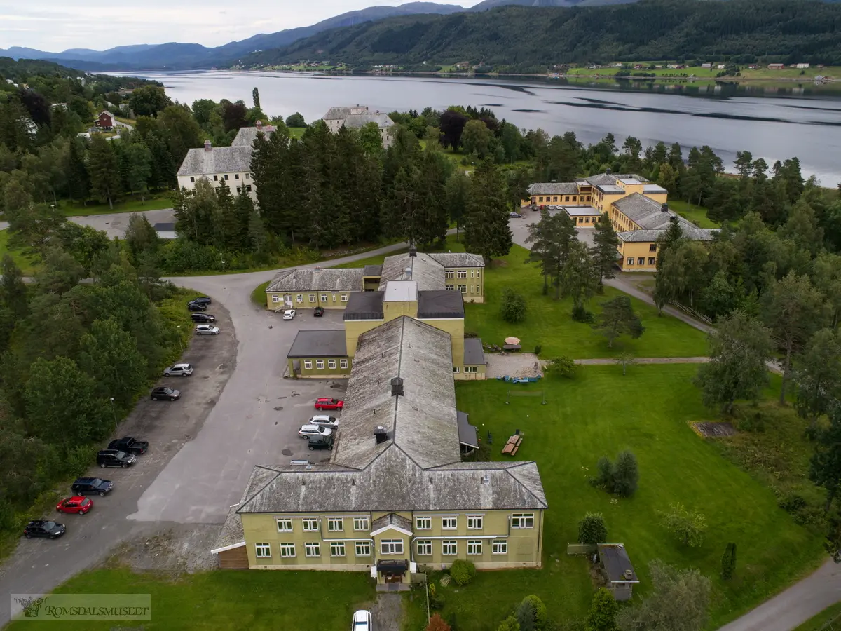 Oppdøl sjukehus er et psykiatrisk sykehus som ligger på Hjelset i Molde ...