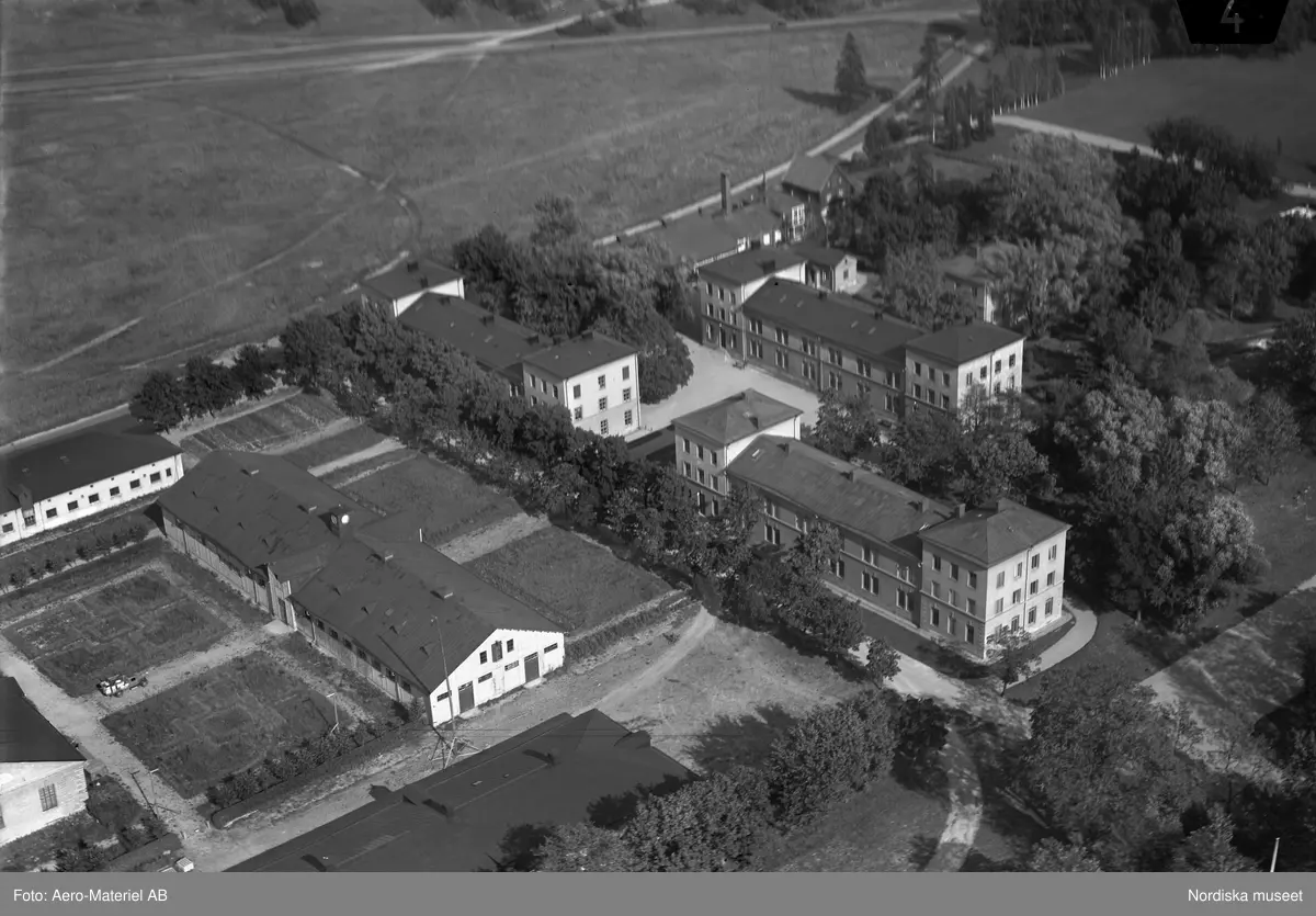Flygbild av tidigare militära byggnader där Etnografiska museet mellan ...