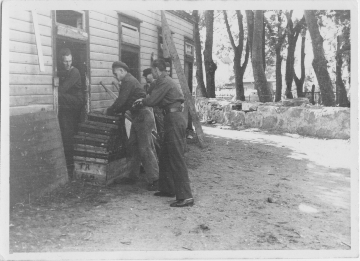 Tysk ammunisjon lagret i stallene fjernes - Dalane Folkemuseum ...