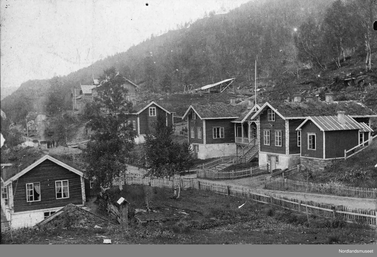 Furulund. Sentrum ”av det sentrale i Langvandsdalen” ca 1892. Foto ...