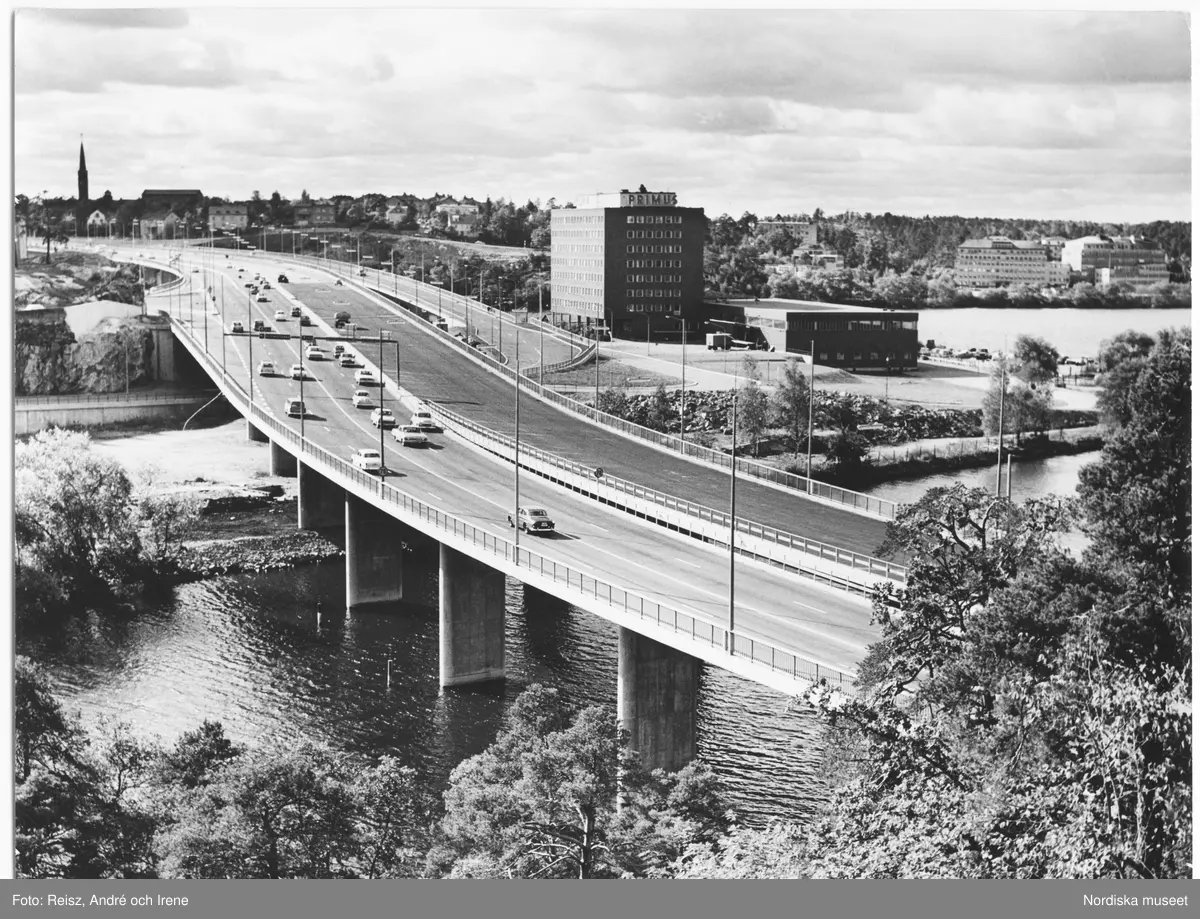 Stockholm. Essingeleden mellan Nortull och Midsommarkransen. Utsikt ...