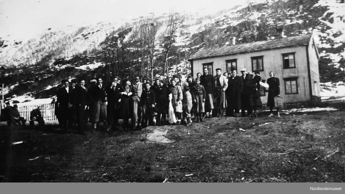 Kvarv sangkor på tur til Kalvik. Dirigent Odd Solbakken. 1940-45 ...