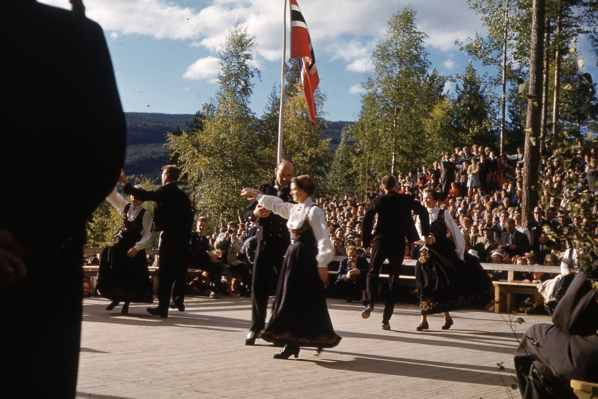 Folkedans på Valdres Folkemuseum - Valdres Folkemuseum / DigitaltMuseum