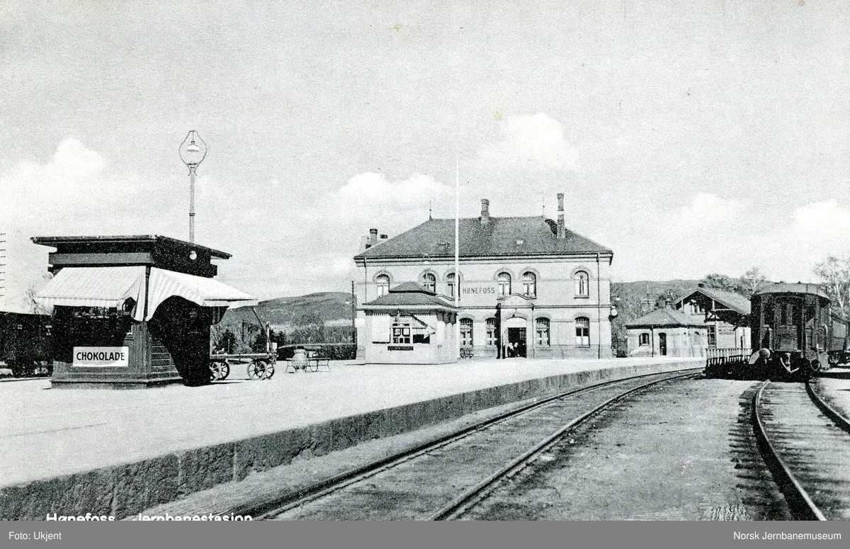 Hønefoss stasjon - Norsk Jernbanemuseum / DigitaltMuseum