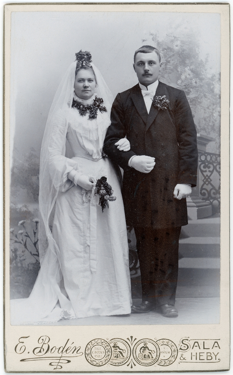 Kabinettsfotografi - brudpar, Sala - Upplandsmuseet / DigitaltMuseum