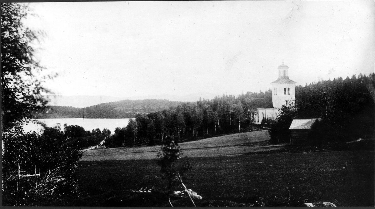 Byggmästare Simon Geting. Nyklassisk stil (tidig). Vitputsad stenkyrka ...