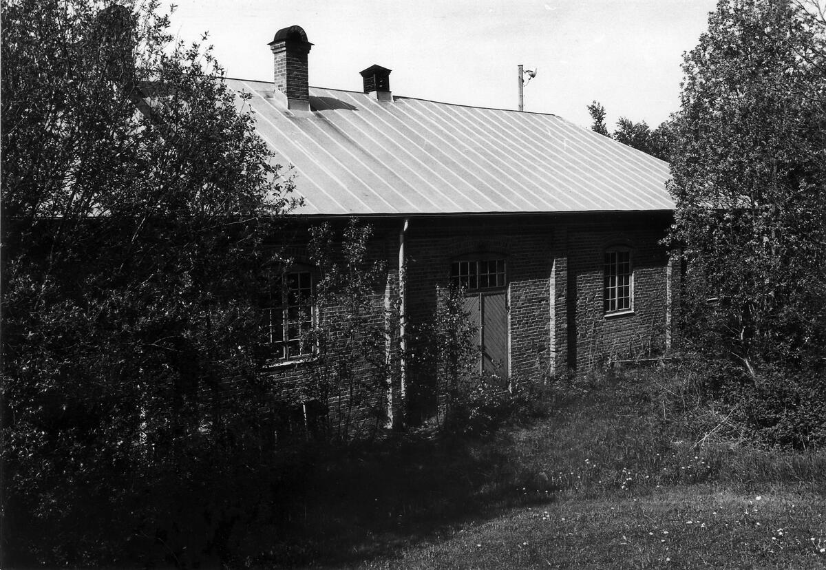 Riksyrkesskolan i Torpshammar. Äldre byggnad som skall rivas ...